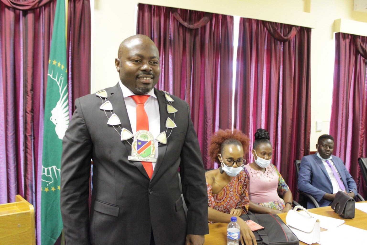 OMUTHIYA RESIDENTS ANGRY AFTER MAYOR, NEPHEW GET PLOTS – Eagle FM