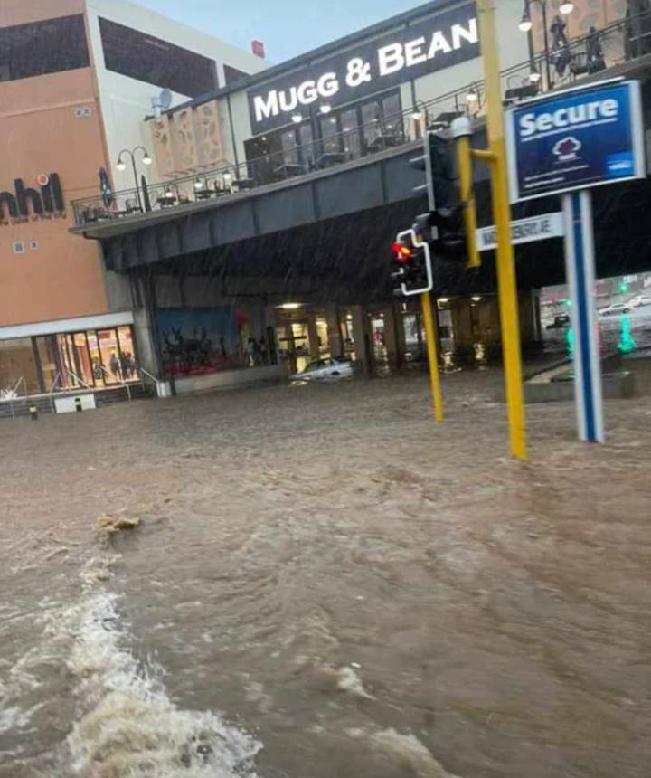 Windhoek Heavy Rain Damages Flats, Floods Businesses – Eagle FM