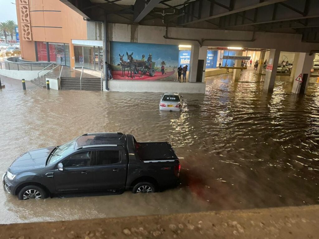 Windhoek Heavy Rain Damages Flats, Floods Businesses – Eagle FM